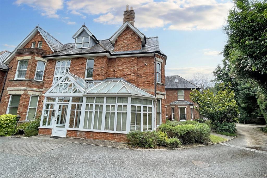 Bournemouth 2 bed flat - £300,000