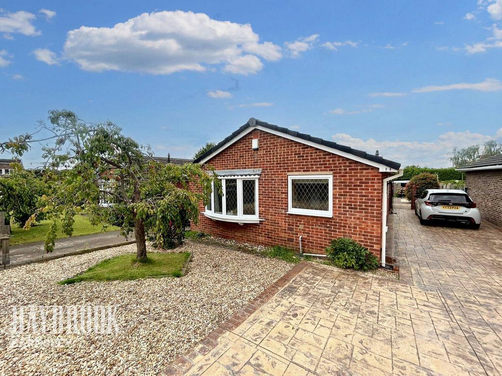 Cleveden Way, Royston 3 bed detached bungalow for sale - £290,000