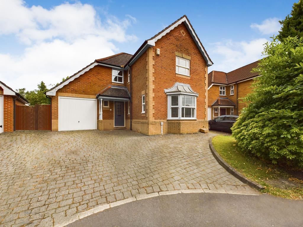 The Chaddock Level, Manchester M28 4 bed detached house - £1,695 pcm (£ ...