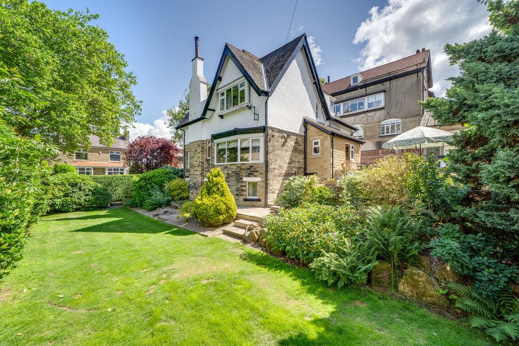 Beechwood Grove, Shipley BD18 4 bed detached house - £649,950