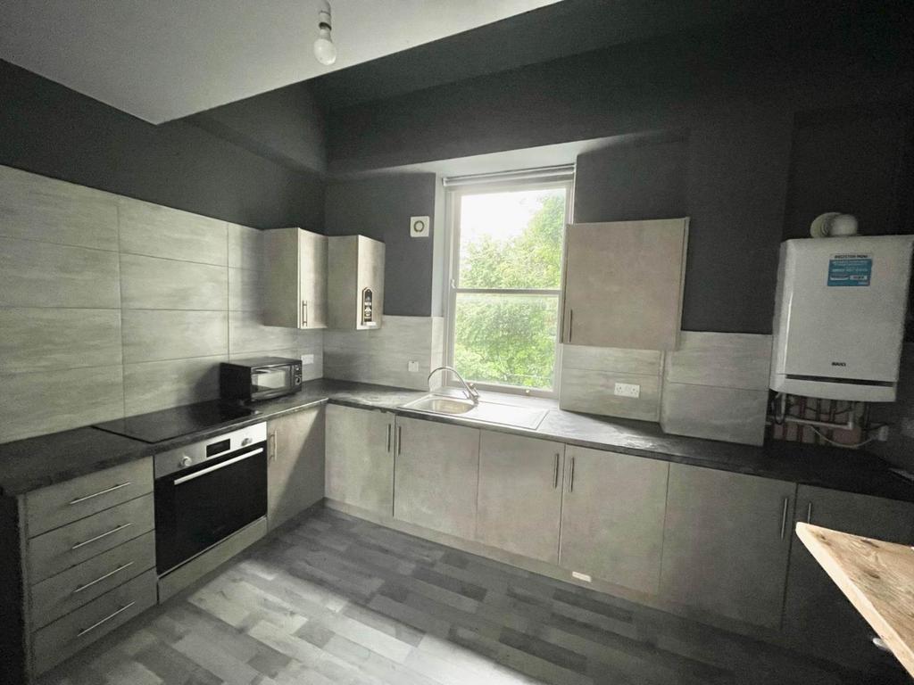 Sedgewick Place, Gateshead NE8 3 bed maisonette - £795 pcm (£183 pw)