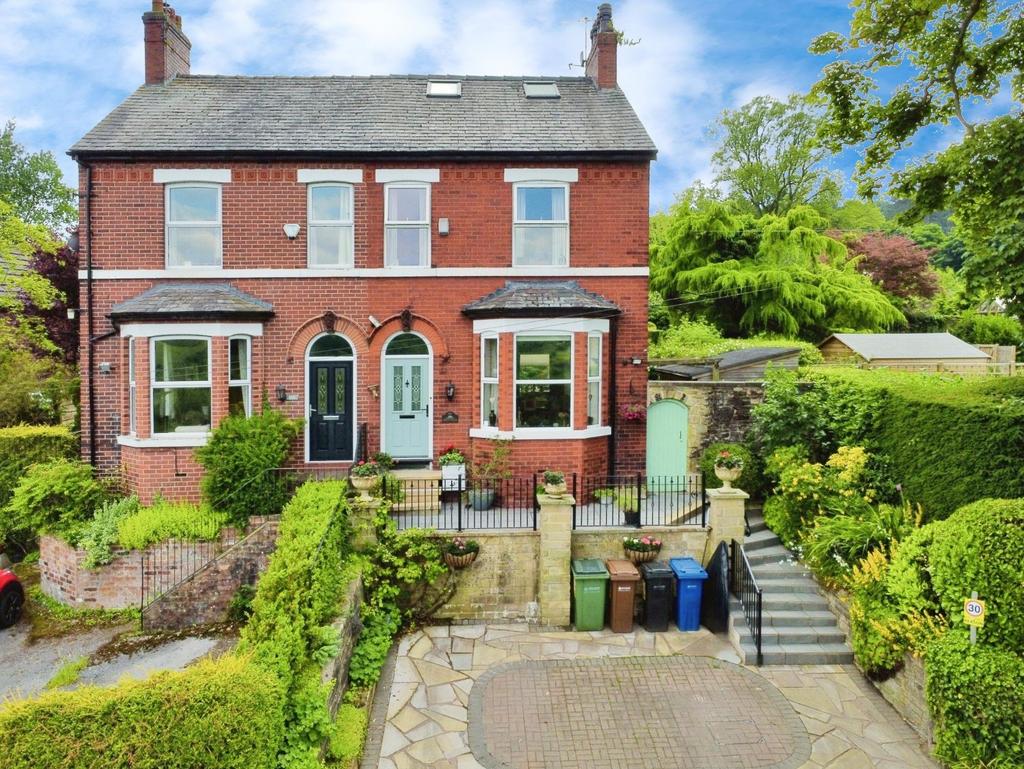 Strines Road, Strines, Stockport... 4 bed semi-detached house - £435,000