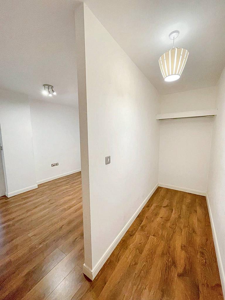Bromham Road, Bedford MK40 2 bed flat - £1,300 pcm (£300 pw)