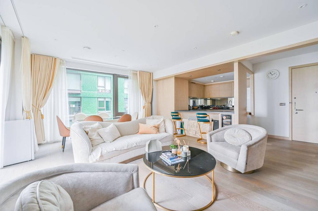Legacy Building, Embassy Gardens... 2 bed flat for sale - £1,095,000