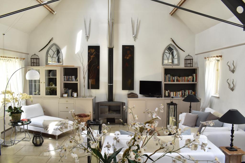 Grafton, Bampton, OX18 1 bed barn conversion to rent - £1,650 pcm (£381 pw)