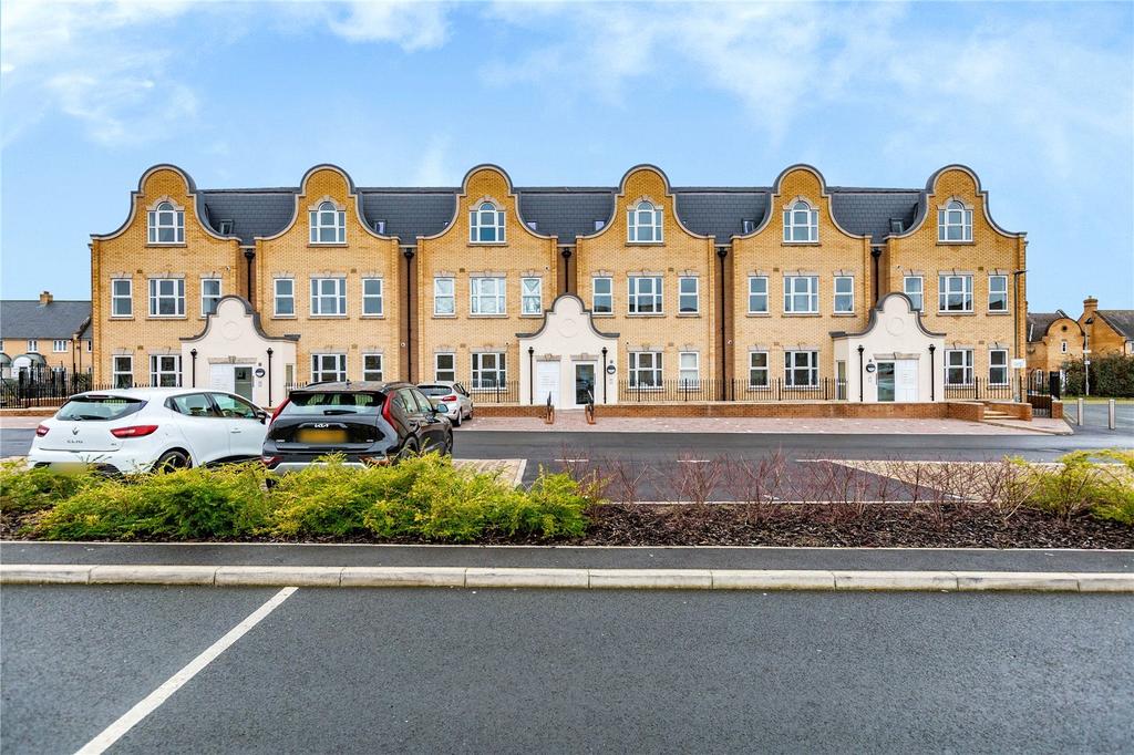 Dunton Court, Aston Road, Laindon... 2 bed apartment - £315,000