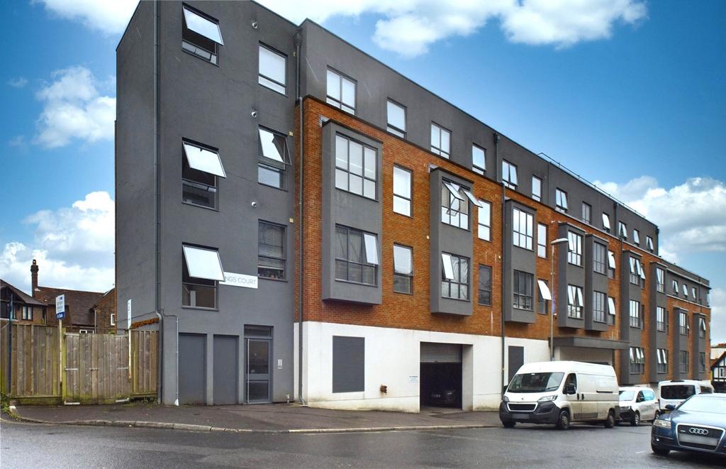 Little King Street, West Sussex RH19 2 bed apartment - £275,000