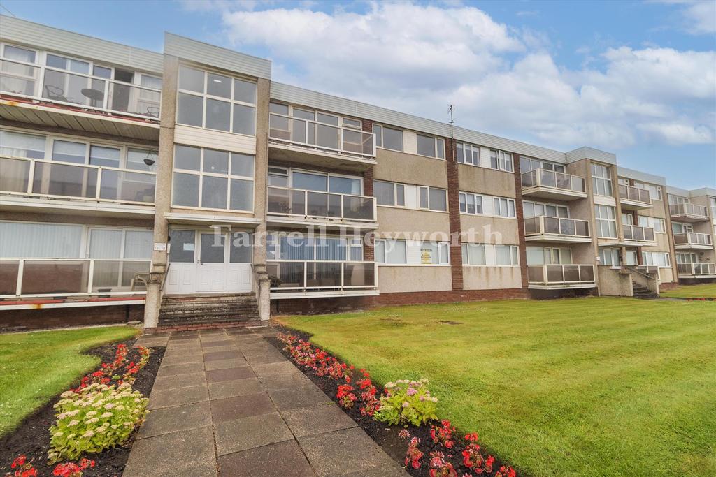 Queens Promenade, Thornton Cleveleys FY5 2 bed flat - £149,950