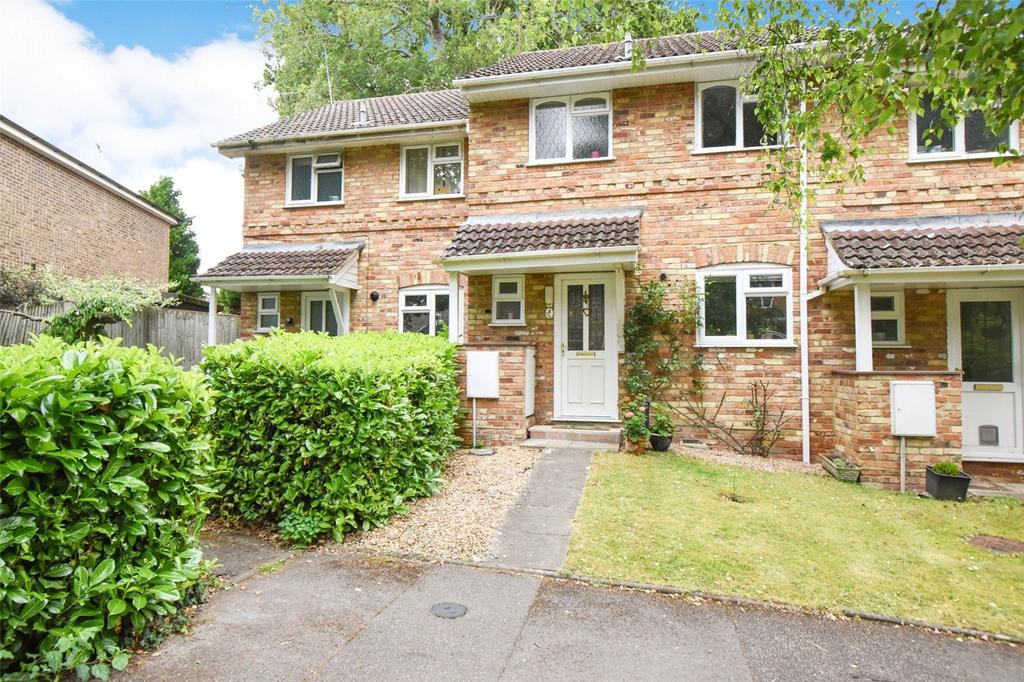Compass Field, Hampshire RG27 3 bed terraced house - £399,000