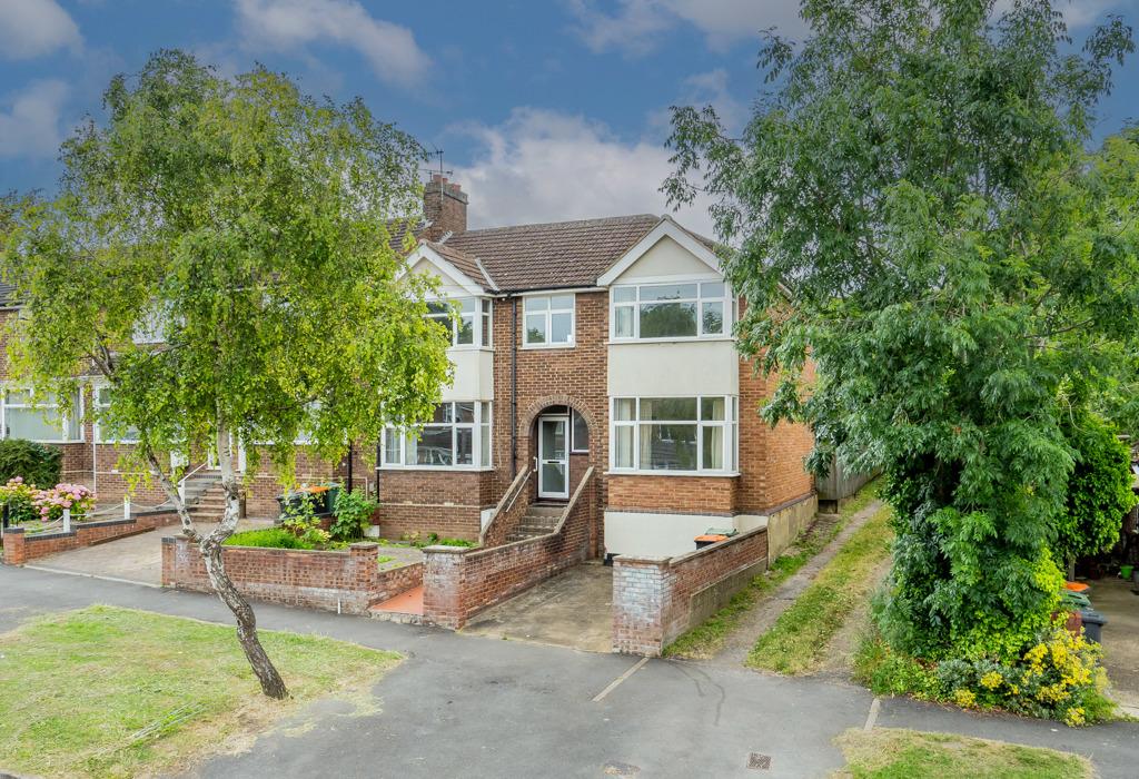 Westfield Road, Dunstable, Bedfordshire 4 bed end of terrace house for ...