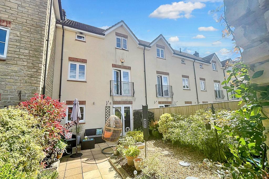 New Road, Frome BA11 4 bed townhouse - £325,000
