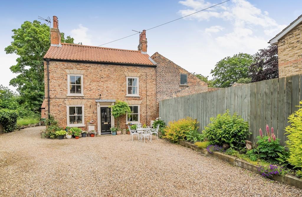 London Street, Pocklington 4 bed link detached house - £600,000