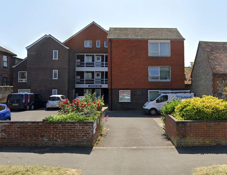 Maltravers Road, Littlehampton 1 bed flat - £895 pcm (£207 pw)