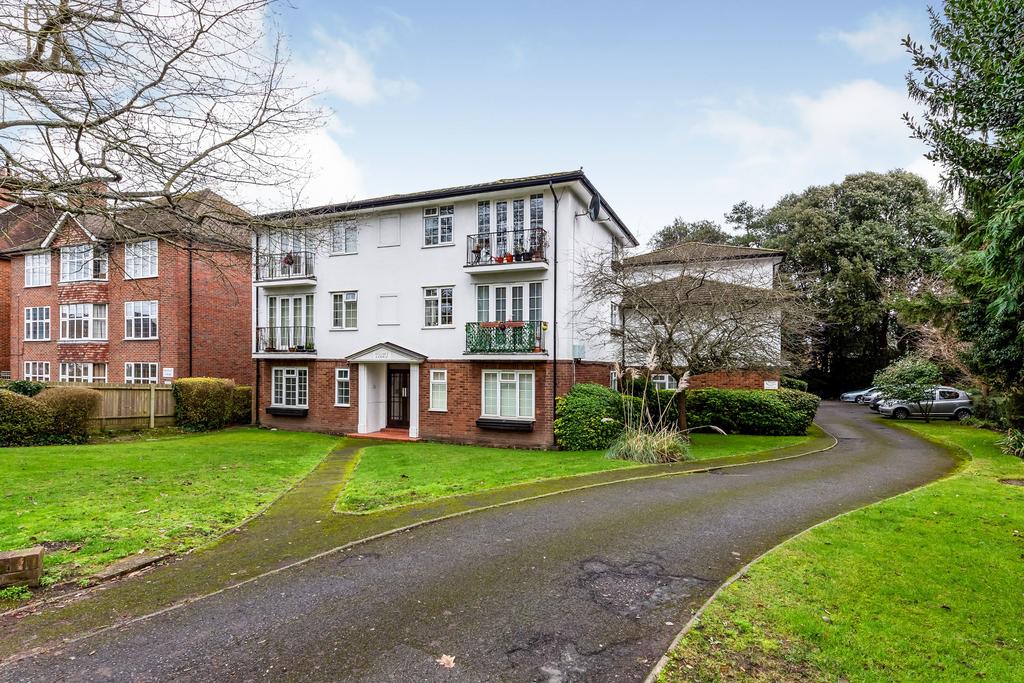 Stuart Lodge, Epsom 1 bed apartment - £1,100 pcm (£254 pw)