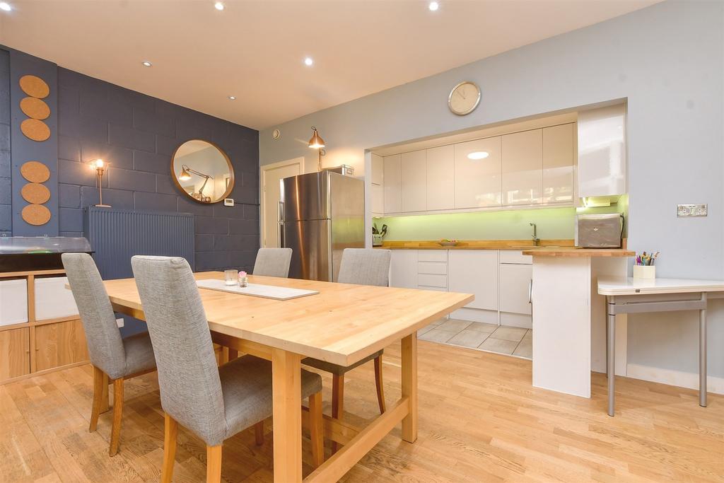 Dunster Way, Wallington, Surrey 2 bed ground floor maisonette for sale ...