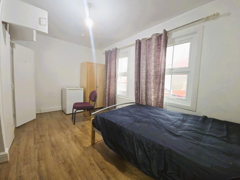 Pell Street, Reading, RG1 Flat - £975 pcm (£225 pw)