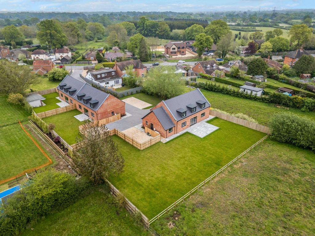 Aldermaston Road, Pamber End, Tadley... 4 bed detached house - £1,200,000