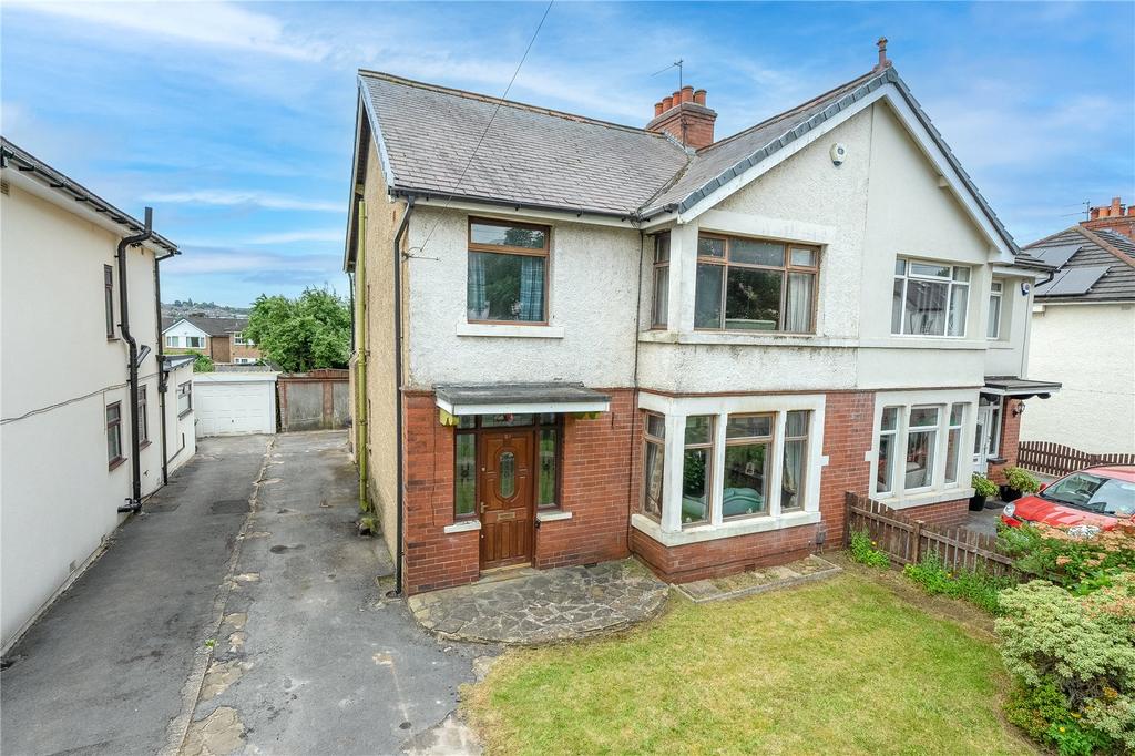 Victoria Crescent, Horsforth, Leeds... 3 bed semi-detached house for ...