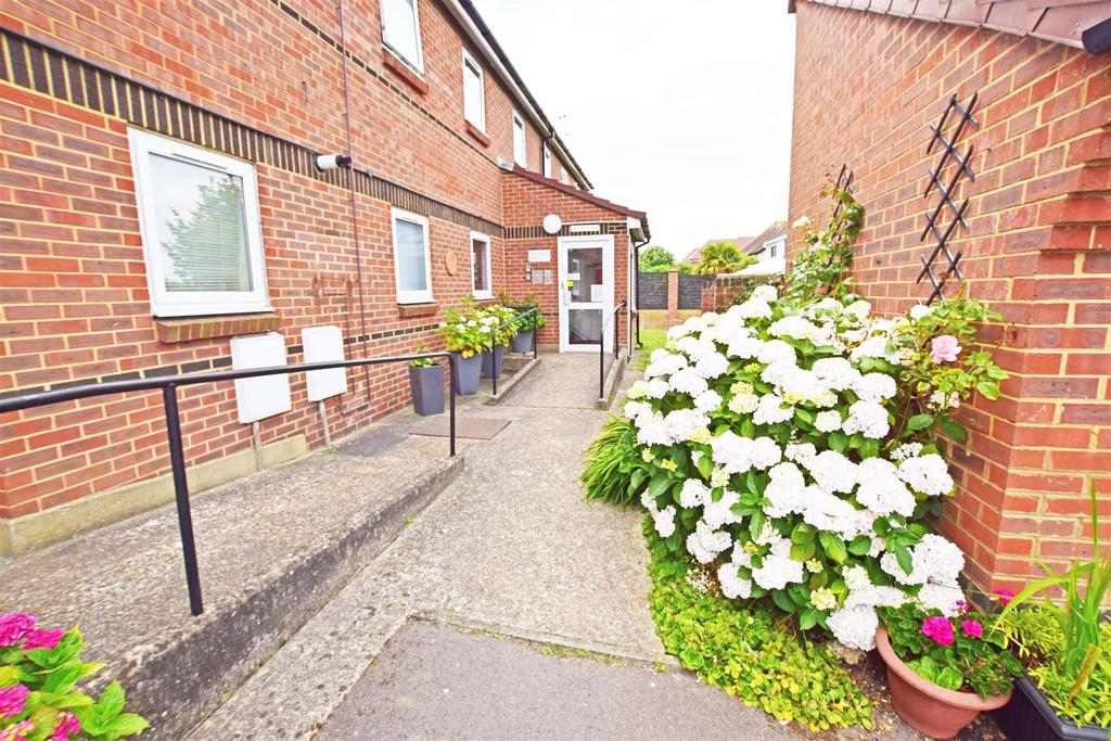 Guardian Court, Rainham, Gillingham 2 bed property for sale - £136,500