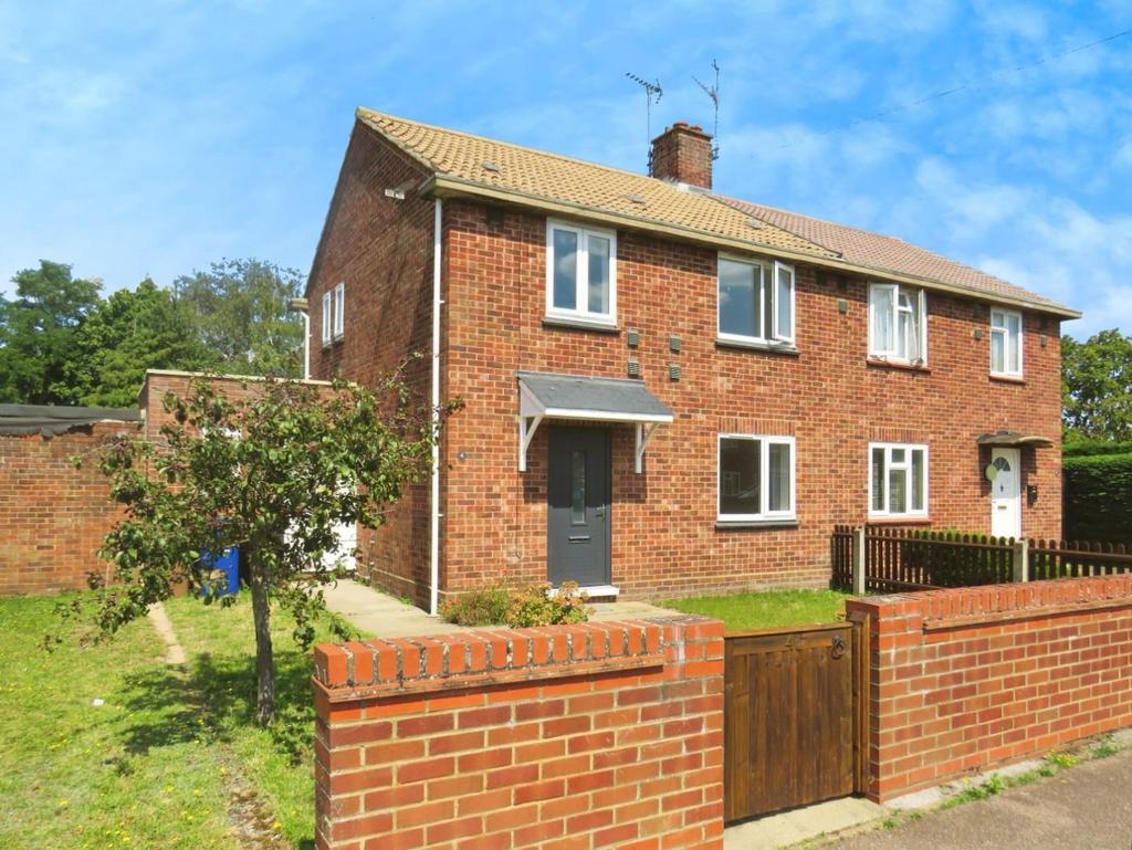 Queens Road, Brandon IP27 3 bed semi-detached house - £240,000