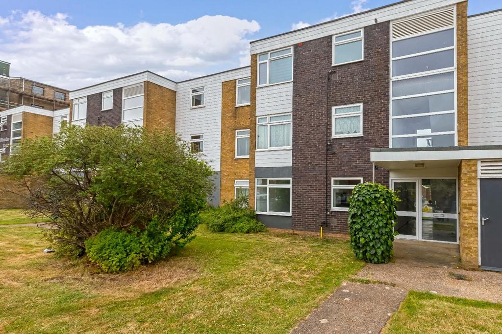 Penstone Park, Lancing 1 bed flat - £200,000