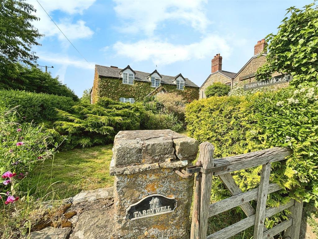 Tarrywell House, Craven Arms Road... 4 bed detached house - £440,000