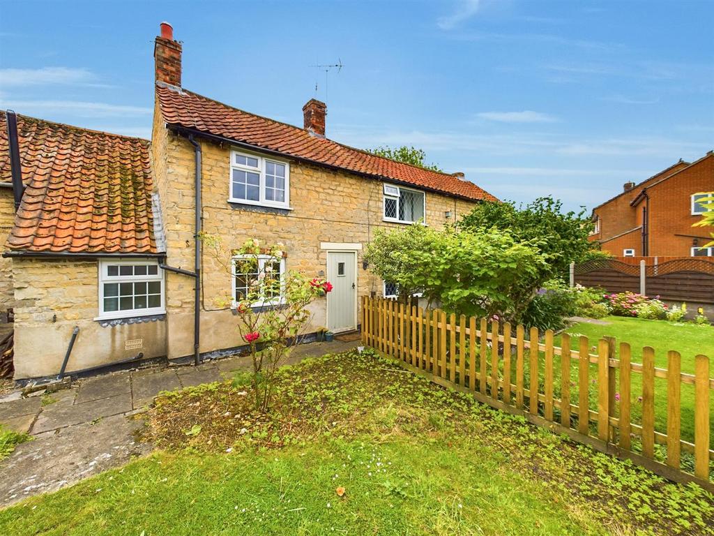 Beckside, Nettleham, Lincoln 2 bed cottage for sale - £185,000