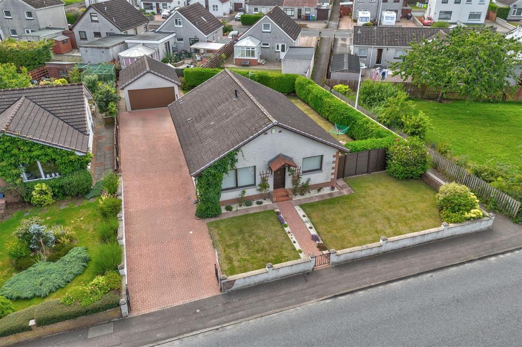 Peebles Drive, Dundee DD4 3 bed detached house - £270,000
