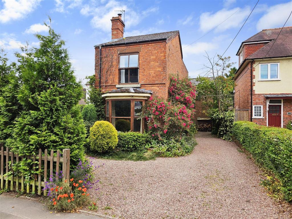 Meddins Lane, Kinver, Stourbridge 3 bed detached house - £450,000
