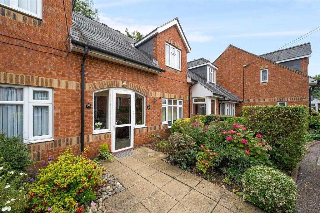 Green Lane, Stanmore HA7 2 bed house for sale - £375,000