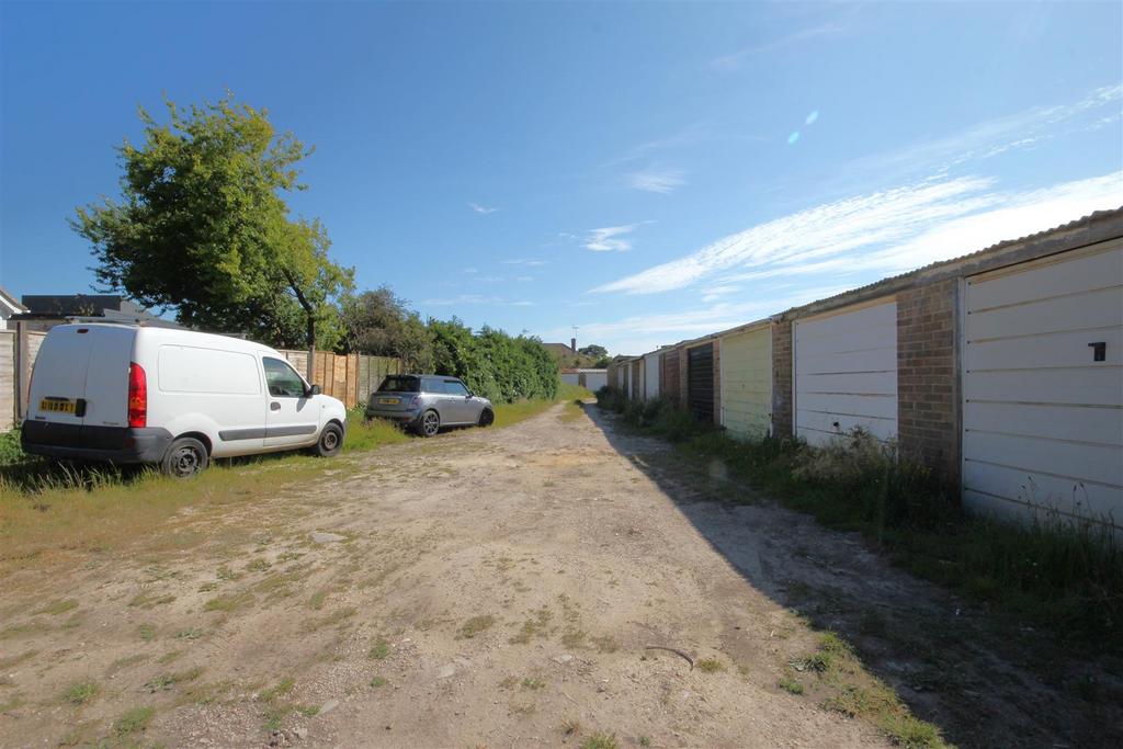 Laburnum Grove, Bognor Regis PO22 Garage for sale - £20,000