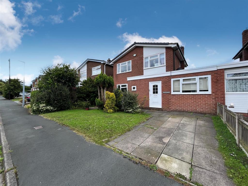 Lindow Fold Drive, Wilmslow 3 bed link detached house - £469,950
