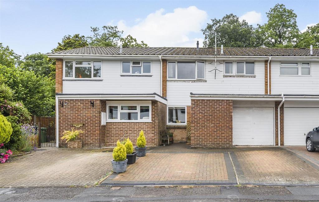 Field Place, Liphook 3 bed terraced house - £350,000
