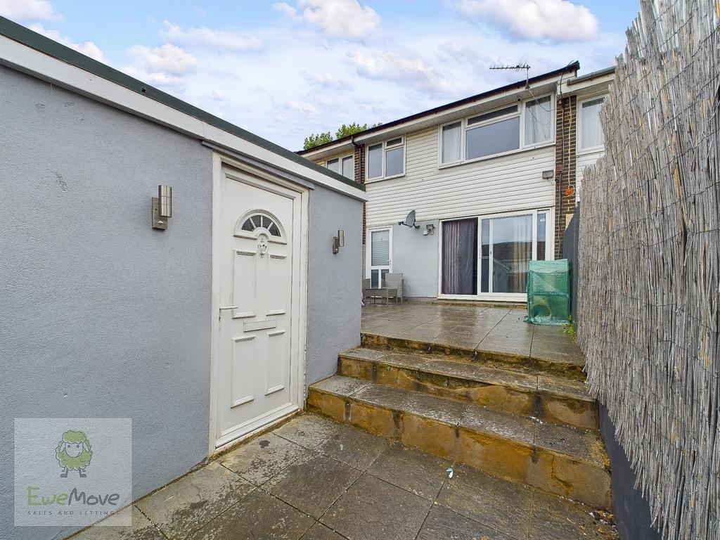 Stour Close, Strood, Rochester, ME2 3JX 3 bed terraced house - £289,000