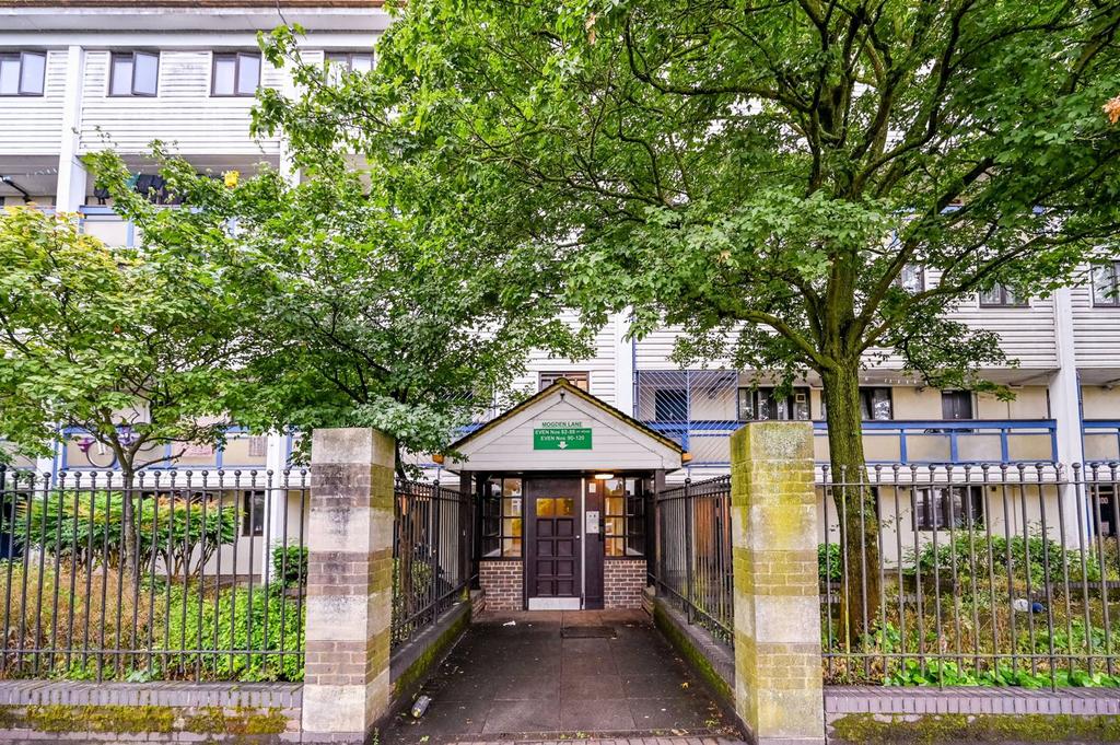 Mogden Lane, Isleworth, TW7 3 bed maisonette - £2,150 pcm (£496 pw)