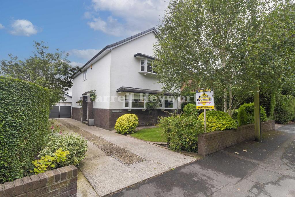 Church Road, Preston PR4 4 bed detached house - £375,000