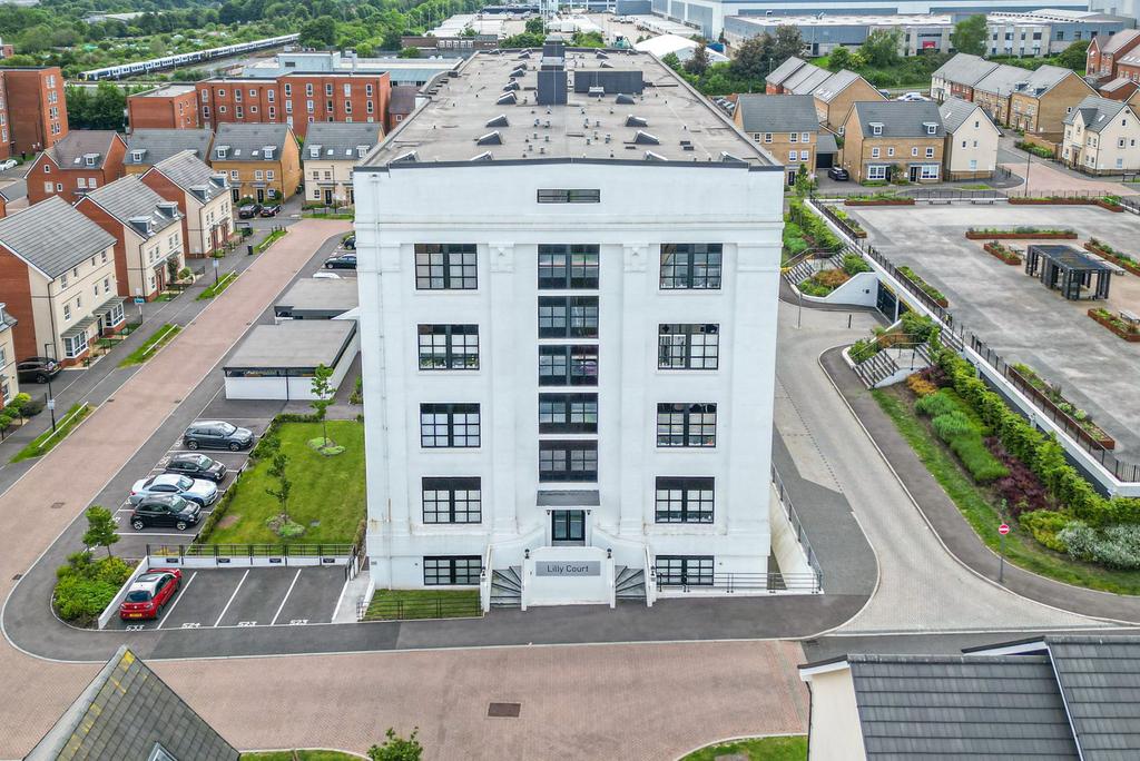 Lilly Court, Basingstoke 2 bed apartment for sale - £285,000
