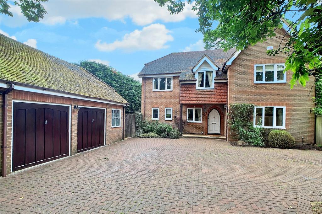 The Riding, Woodham, Woking, Surrey... 5 bed detached house - £4,495 ...