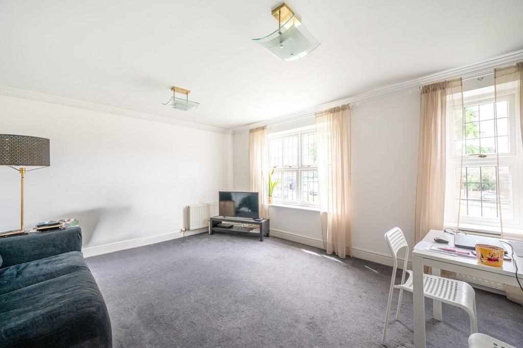 Consort House, Mill Hill, London, NW7 2 bed flat for sale - £550,000