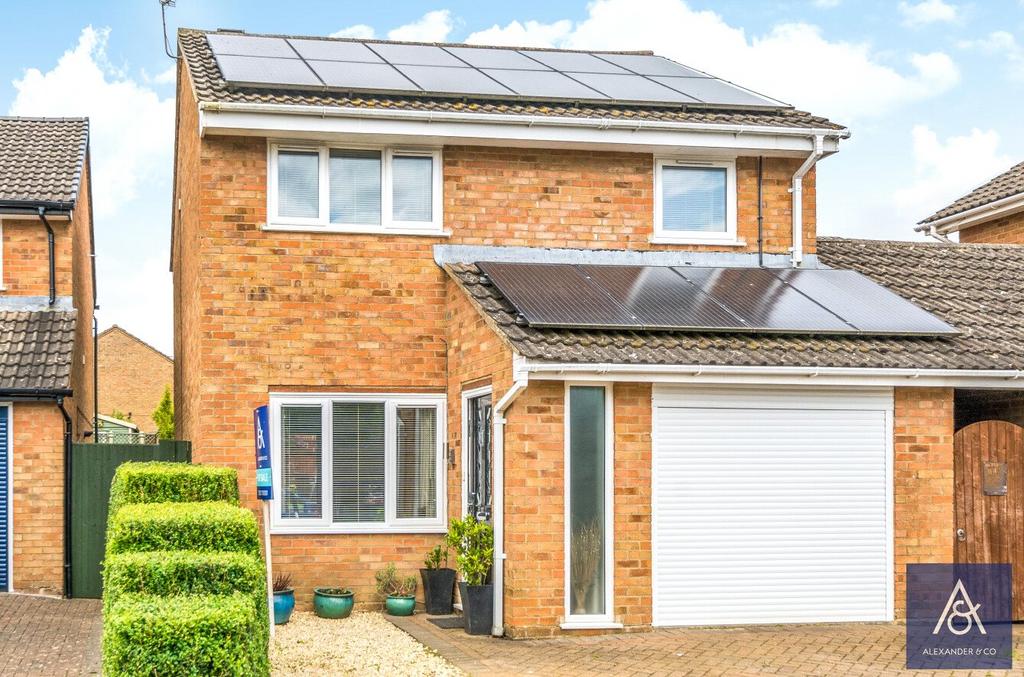 Stratton Drive, Northamptonshire NN13 3 bed link detached house - £360,000