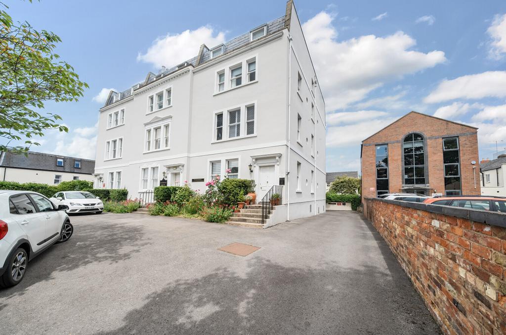 Knapp Road, Cheltenham, Gloucestershire 1 bed apartment for sale - £75,000