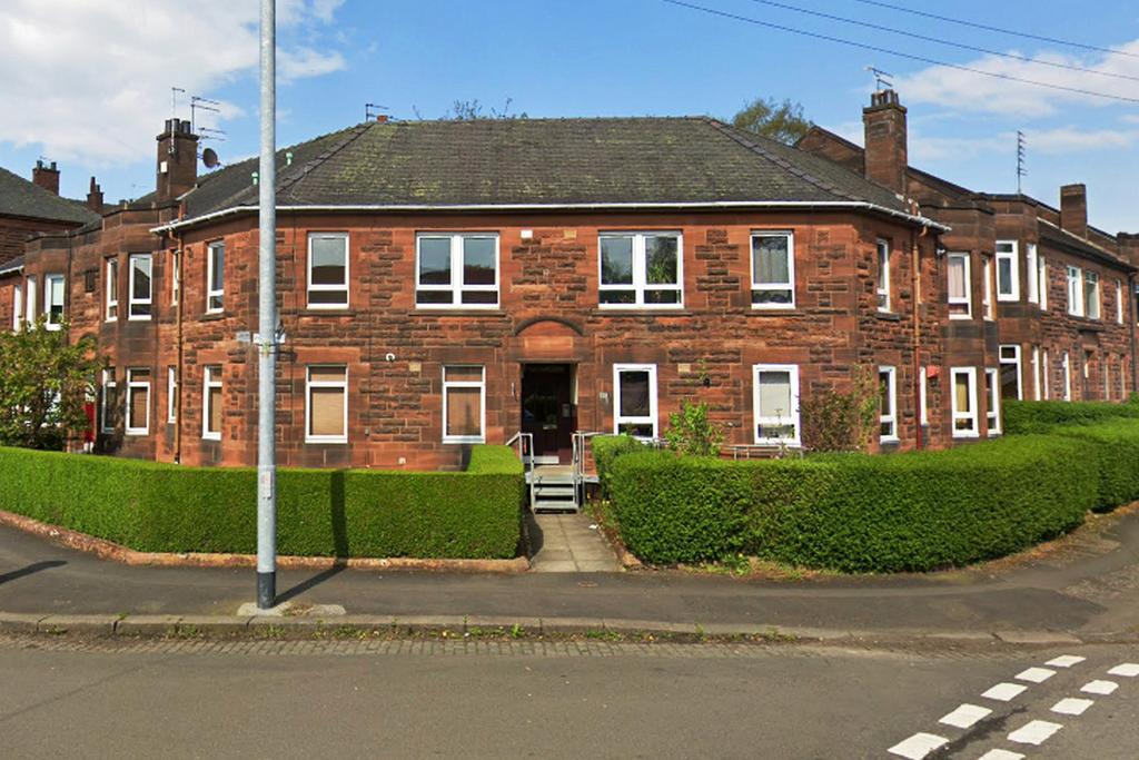 Moness Drive, Glasgow, G52 3 bed flat - £160,000
