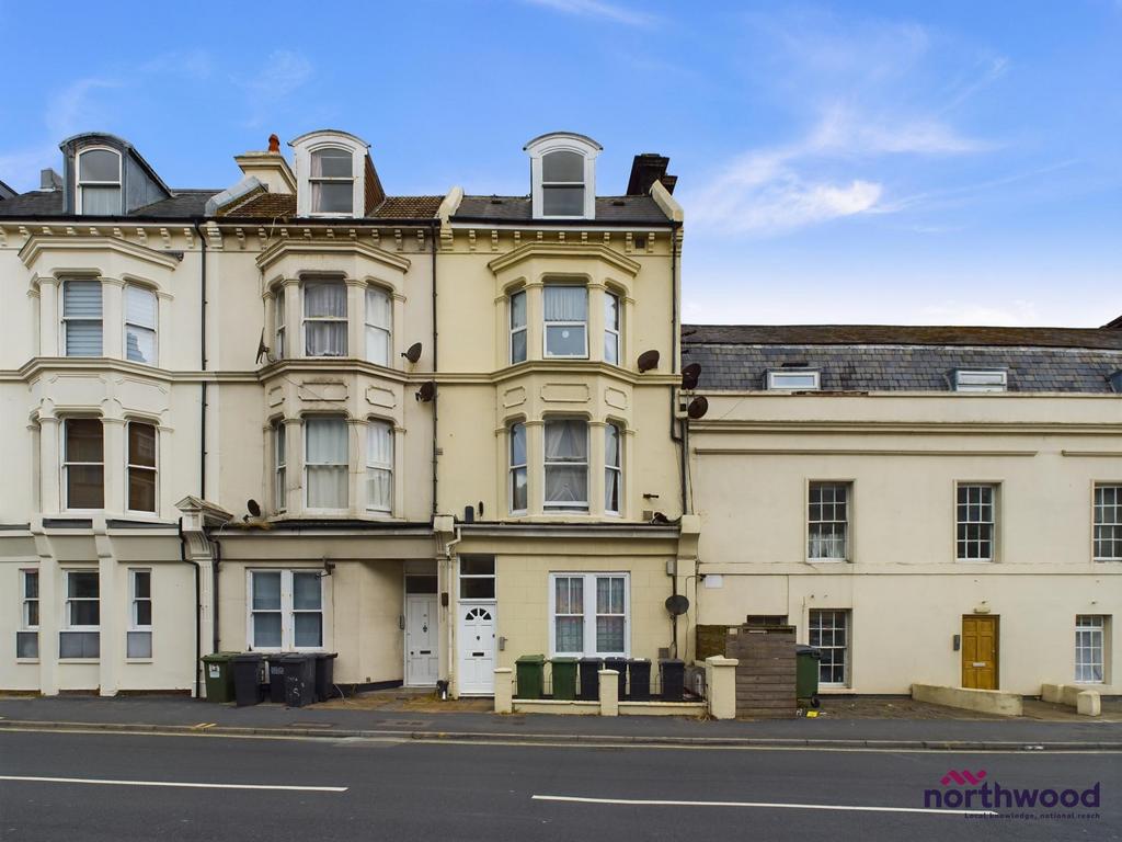 Seaside, Eastbourne, BN22 1 bed flat - £129,995