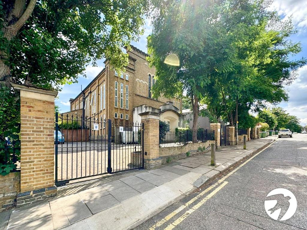 Burrage Road, London, SE18 1 bed flat - £1,400 pcm (£323 pw)