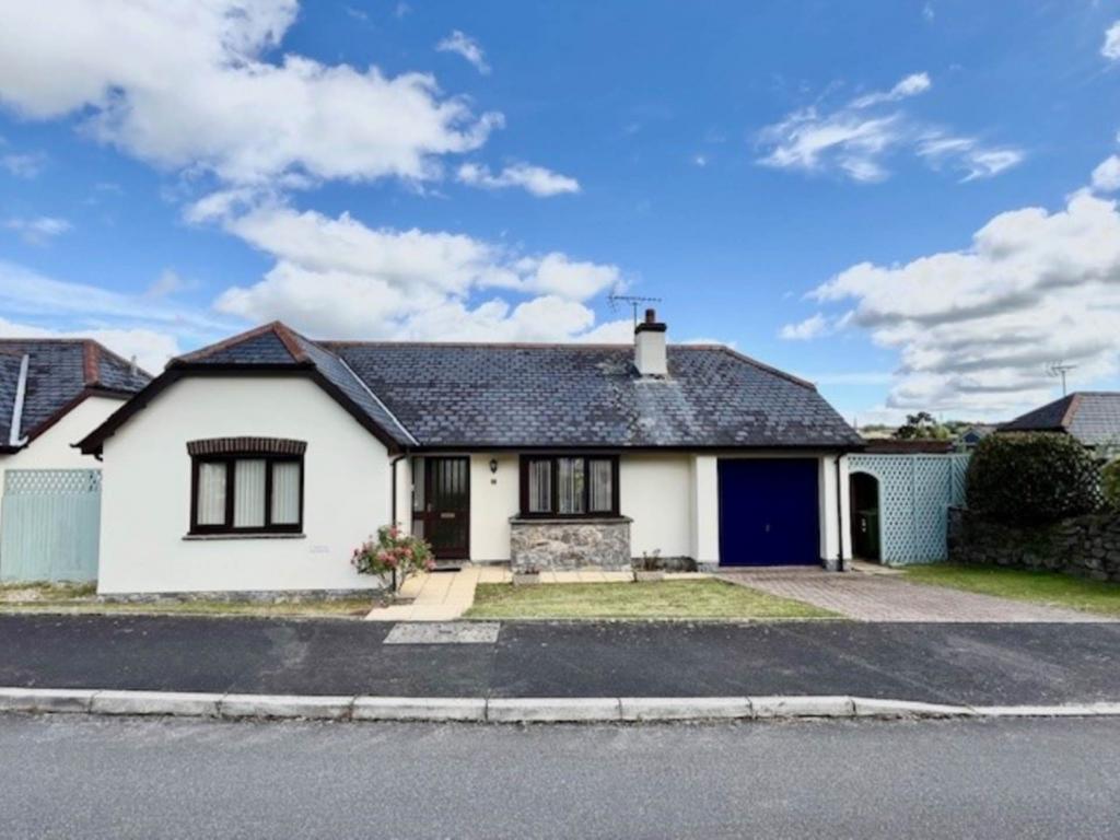 Moorland View, Buckfastleigh TQ11 2 bed bungalow - £295,000
