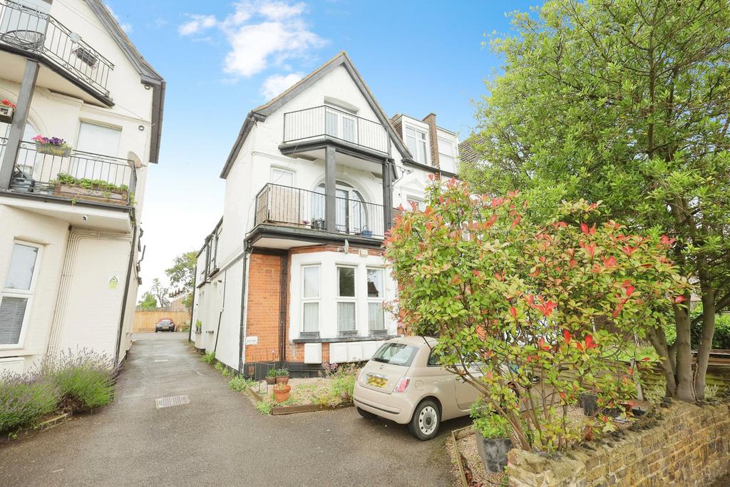Kings Road, Westcliff-on-Sea, SS0 2 bed apartment - £250,000