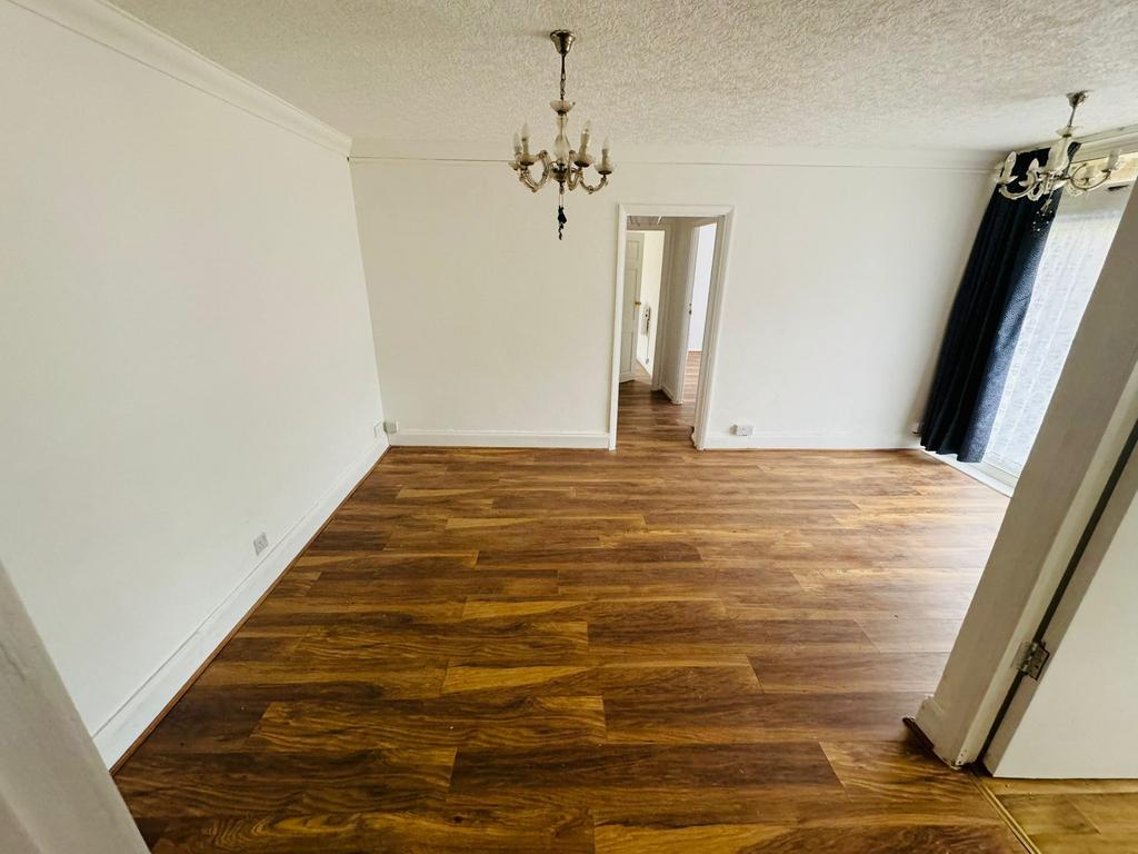 Longbridge Road, Barking 2 bed flat - £2,000 pcm (£462 pw)