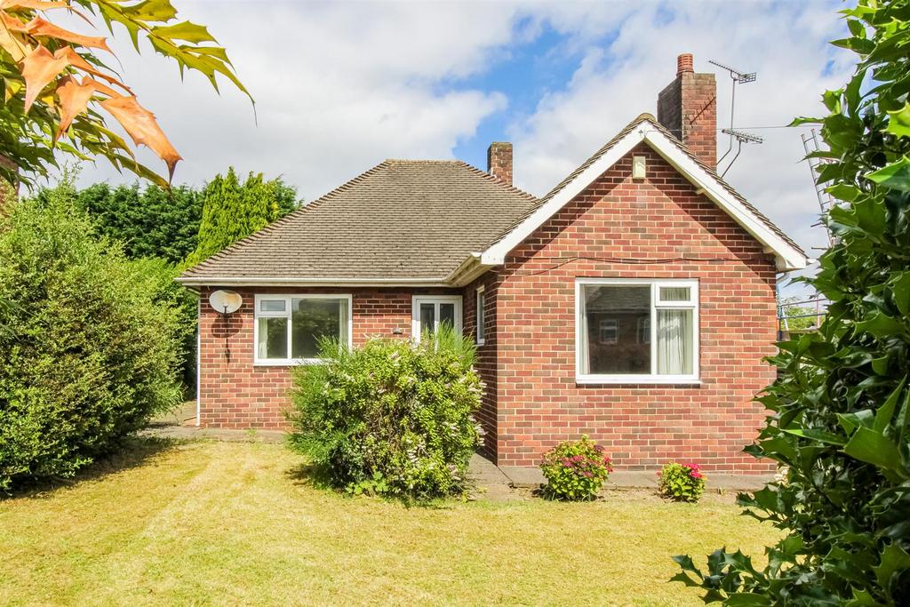 Glebe Gate, Dewsbury WF12 2 bed detached bungalow for sale - £209,950