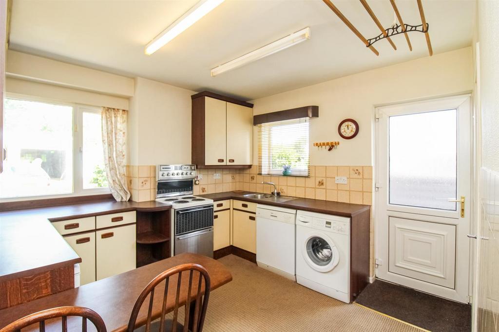 Glebe Gate, Dewsbury WF12 2 bed detached bungalow for sale - £209,950