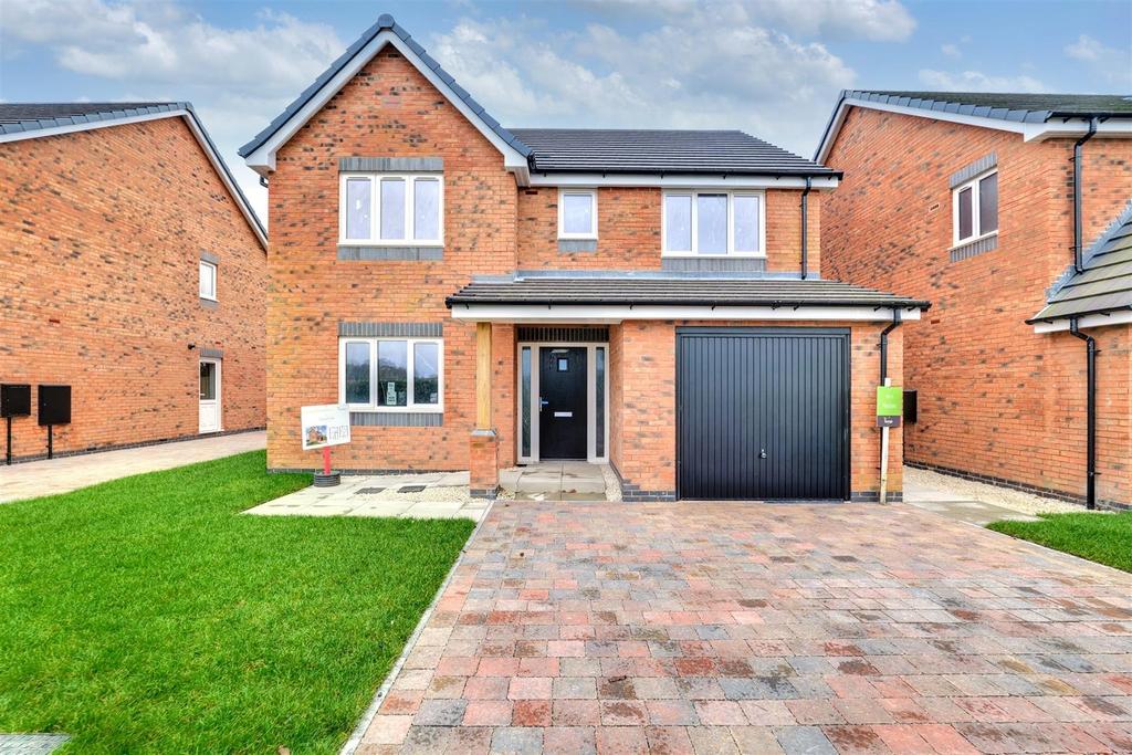 Off Woodlands Road Bedworth CV12 0FE 4 bed detached house - £437,995